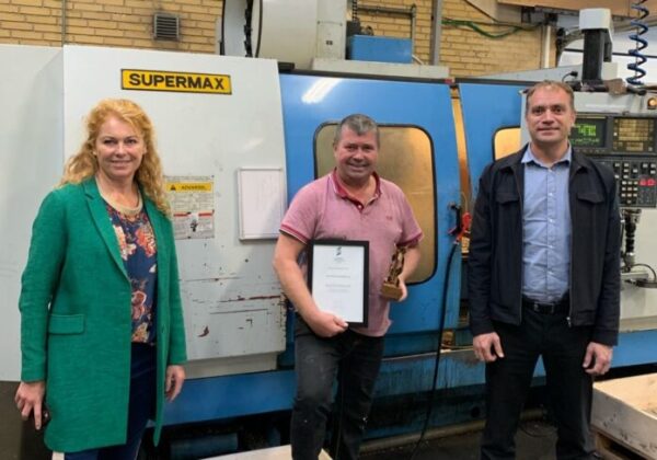 Hadsten Maskinfabrik får tildelt erhvervspris - Byens Nyt