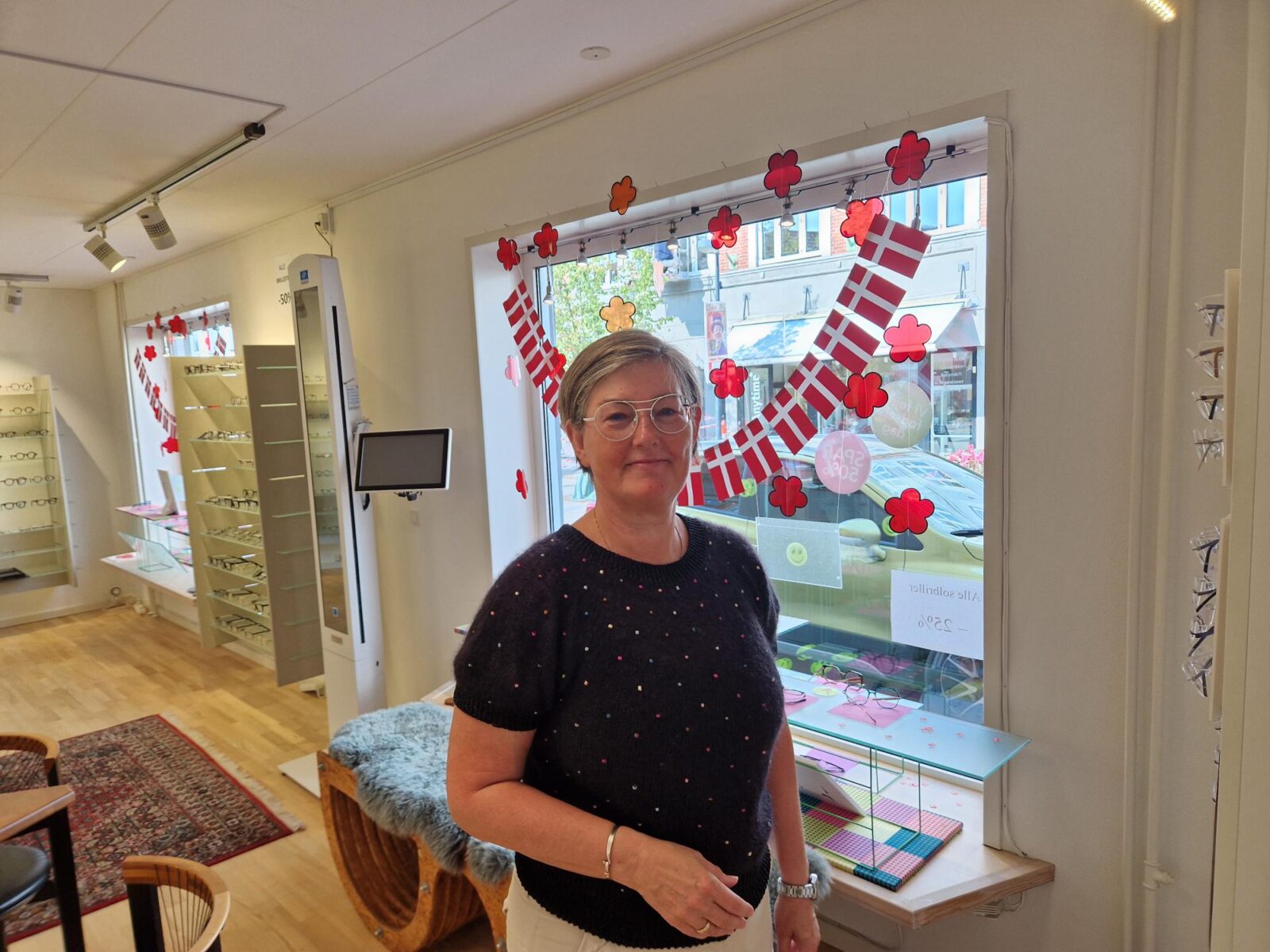 Mette har haft forretningen i 34 år og holder sig stadig opdateret ...